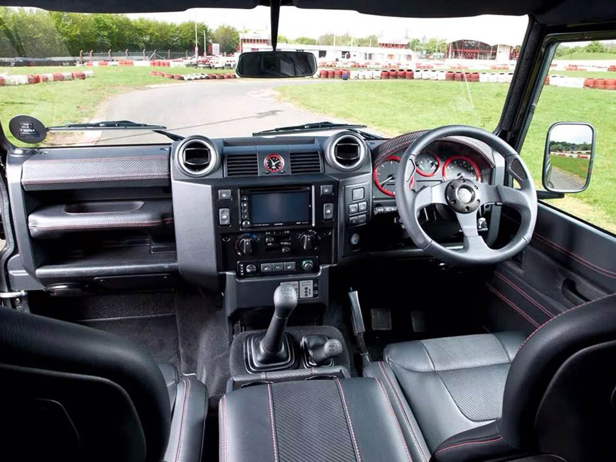 Land Rover Defender Servicing in Dubai | Dubai